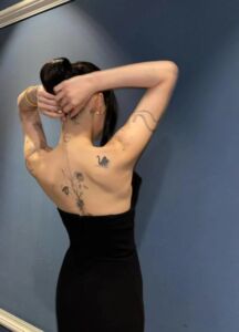 AFTERSCHOOL ナナ ブラックのドレスで美背中＆タトゥーを大胆披露 - DANMEE ダンミ