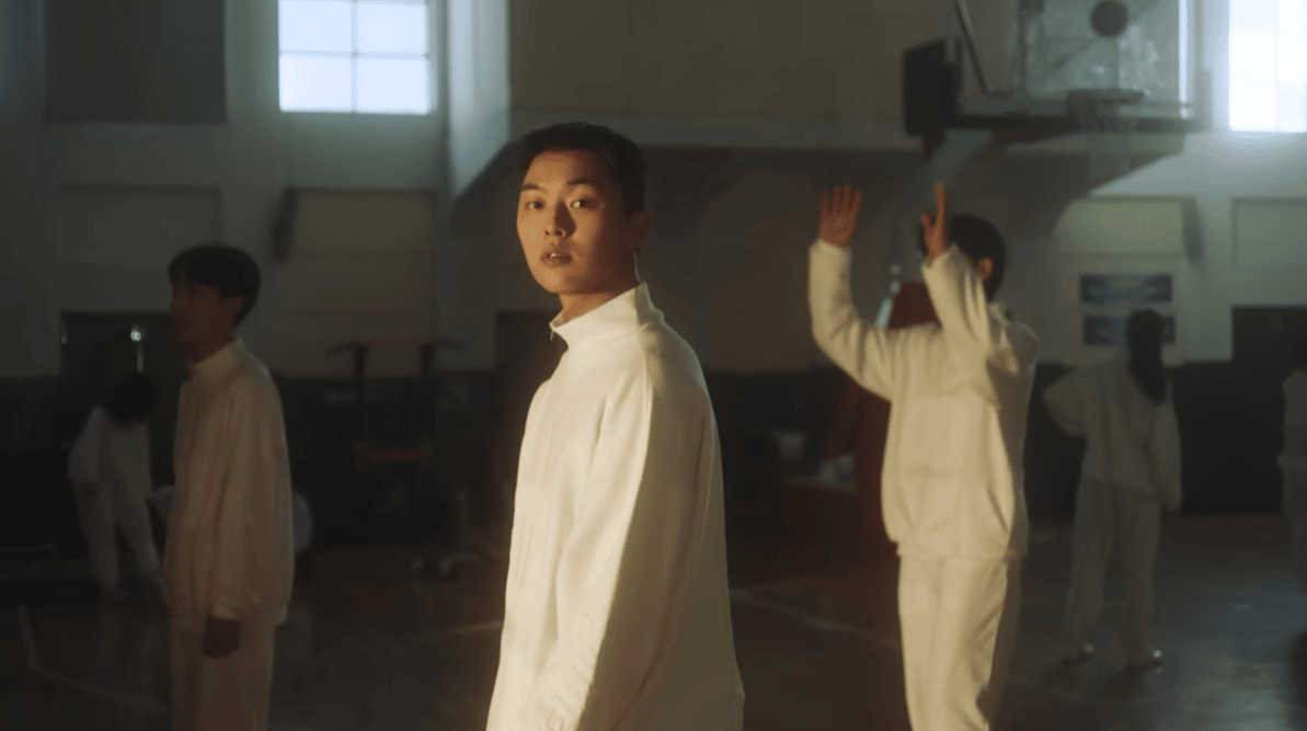 NewJeans「6人目のクラスメイトは誰？」MV解釈にファン「やばい、泣ける」 - DANMEE ダンミ