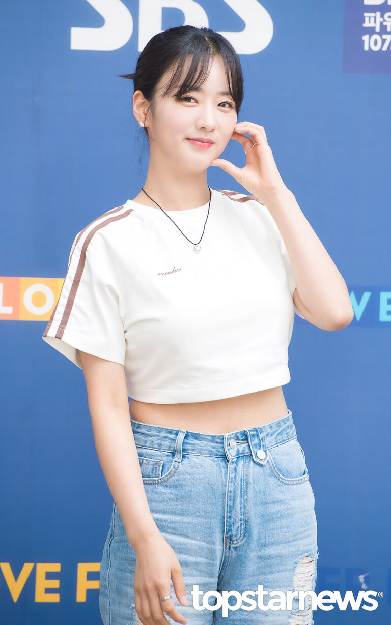 Apinkユン・ボミ、SBSパワーFM「2時脱出カルトショー」の収録に参加！(PHOTO8枚) - DANMEE ダンミ