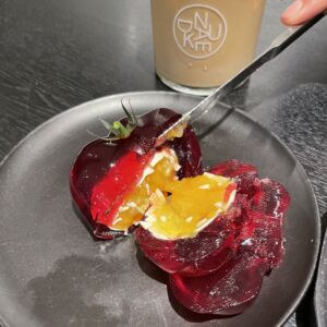 個性派スイーツの宝庫「NUDAKE」新作デザートは‘トマト’!? 【韓国カフェ情報】 - DANMEE ダンミ
