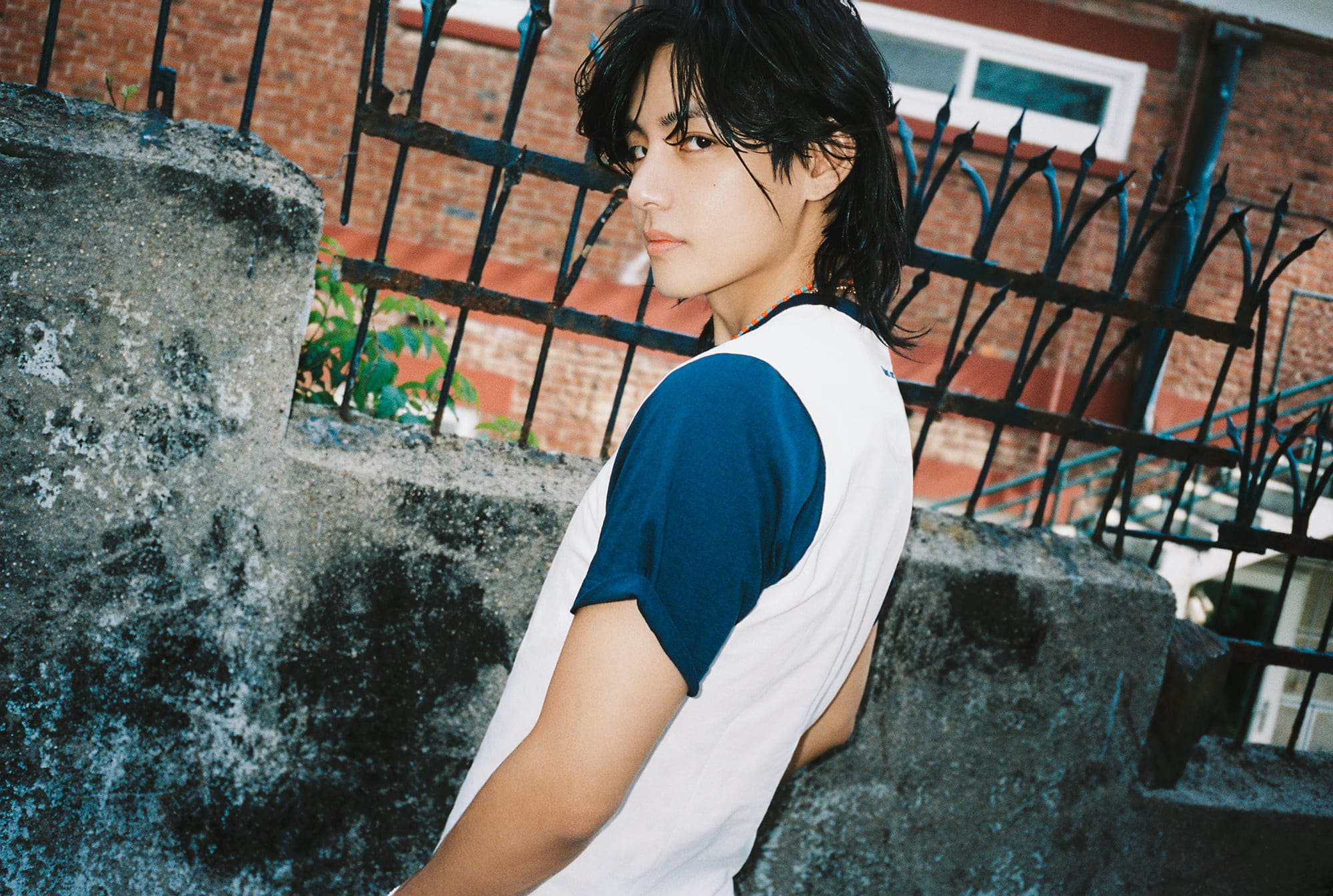 カムバックまで待てない！BTS Vの歴代「ソロ曲」をプレイバック - DANMEE ダンミ