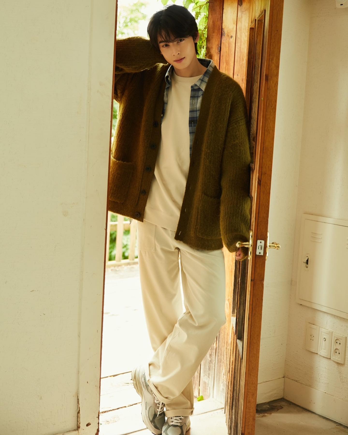 BTS V「11月のカレンダーにしたい‘チェック柄コーデ’のK-POP男性アイドル」1位に！ - DANMEE ダンミ