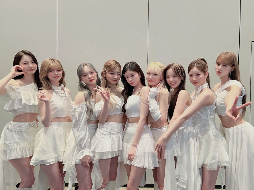 NiziU「12月 K-POP女性アイドルグループ 人気No.1決定戦」調査で1位に！ - DANMEE ダンミ