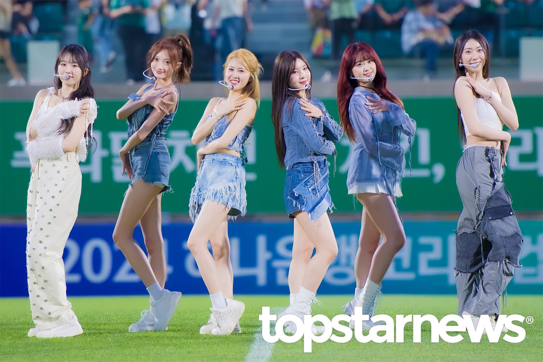 ILY:1、サッカーの試合で祝賀公演を披露！(PHOTO9枚) - DANMEE ダンミ