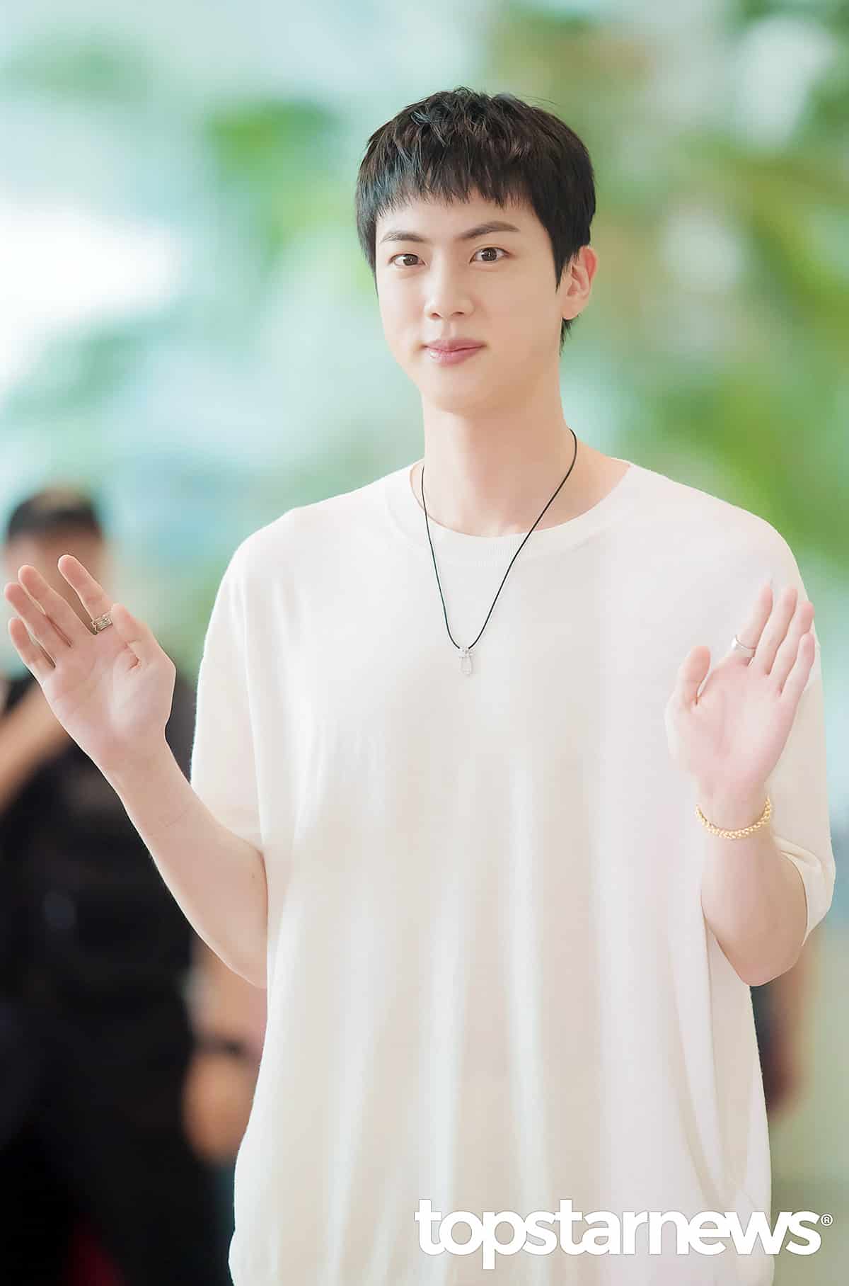 BTS ジン、パリ五輪 聖火リレー参加のためフランス・パリへ出国！(PHOTO5枚) - DANMEE ダンミ