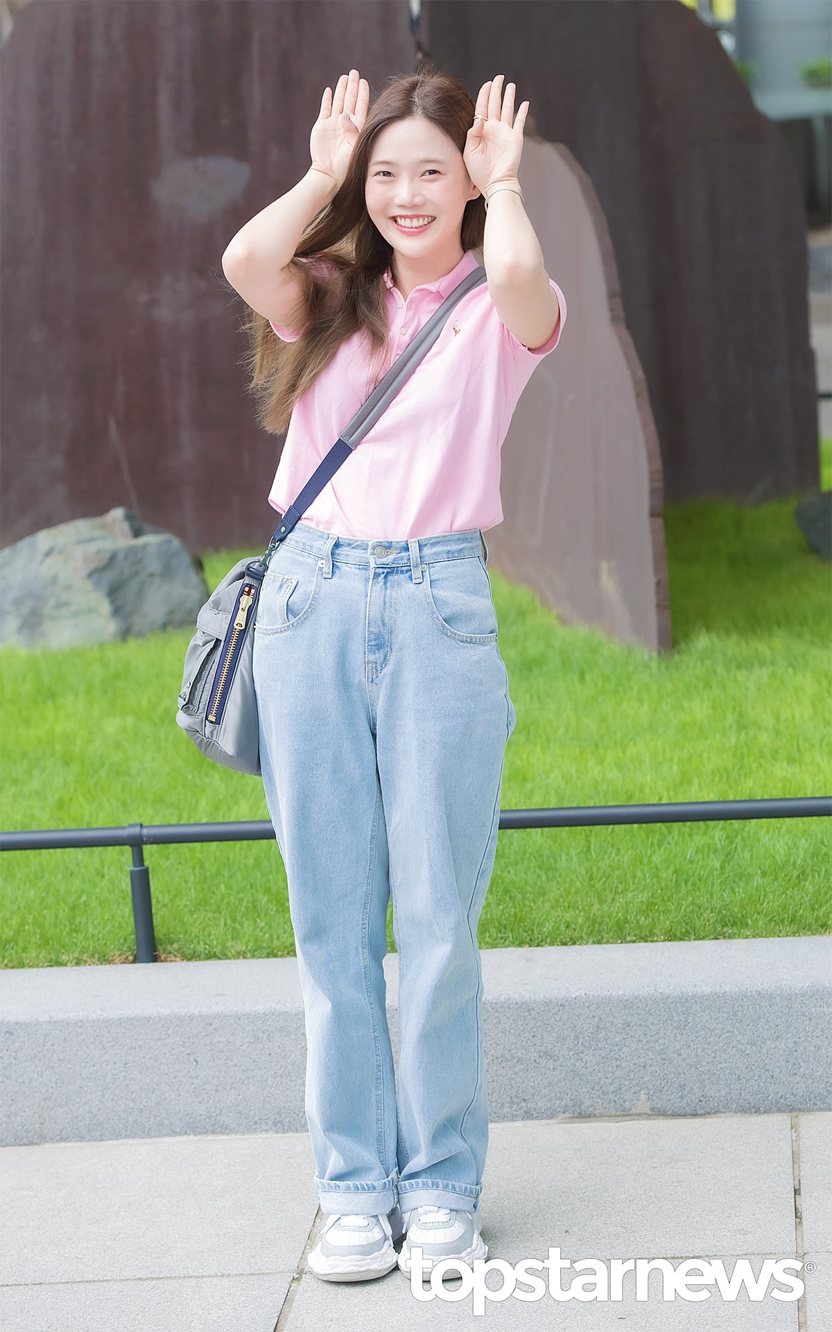 OH MY GIRL ヒョジョン、SBSパワーFM「パワータイム」の収録に参加！(PHOTO5枚) - DANMEE ダンミ