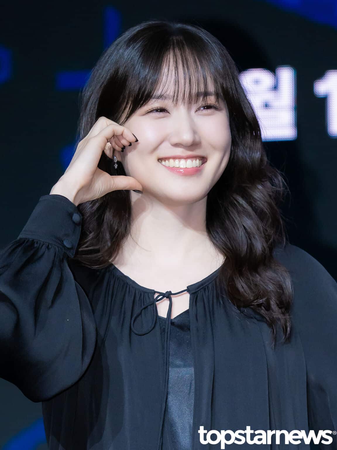 IU、6週連続で出演者話題性1位に──Netflix「おつかれさま」とともにW首位を継続中 - DANMEE ダンミ