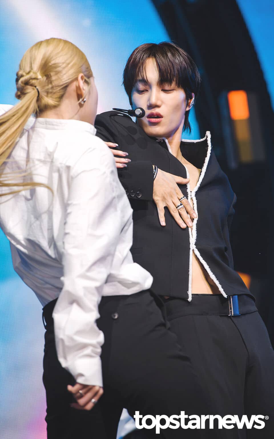 EXO カイ、4thミニアルバム「Wait On Me」のカムバックショーケースに出席！MCとしてスホが登場(PHOTO16枚) - DANMEE ダンミ