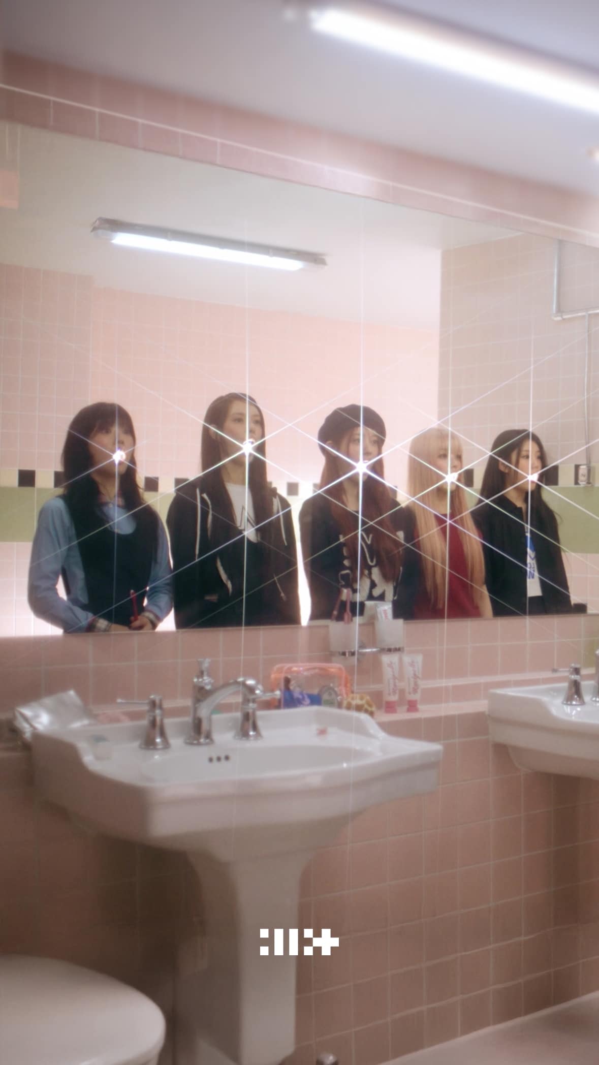 “デビュー1カ月” KiiiKiiiが3カ月連続1位！「25年5月新人K-POPグループブランド評判」ベスト5 - DANMEE ダンミ