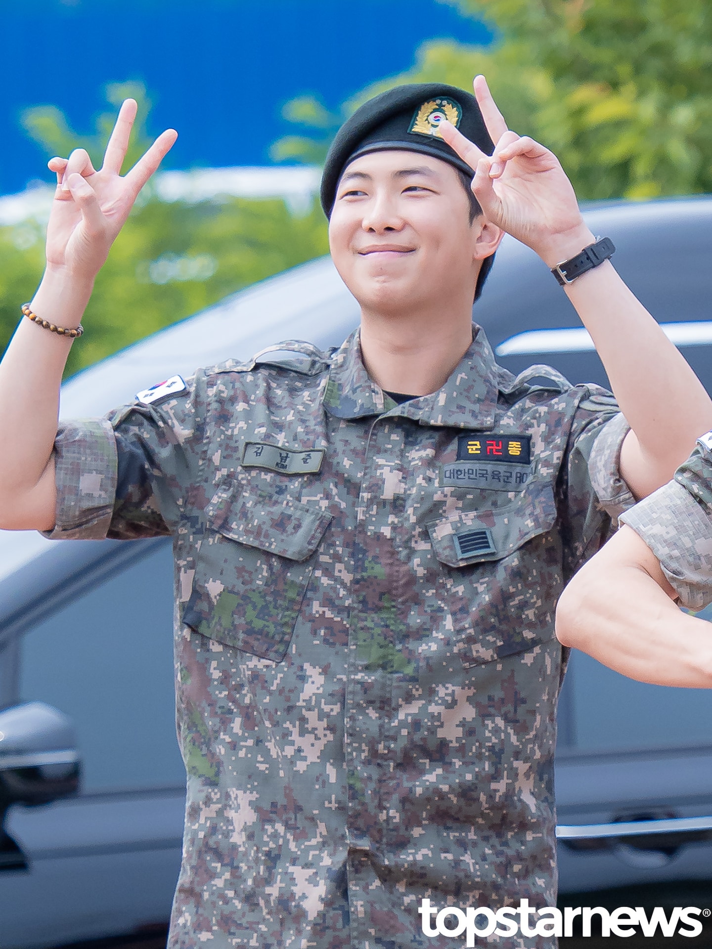 "おかえりなさい" BTS RM & V、本日除隊を迎え軍服姿で登場！(PHOTO23枚) - DANMEE ダンミ
