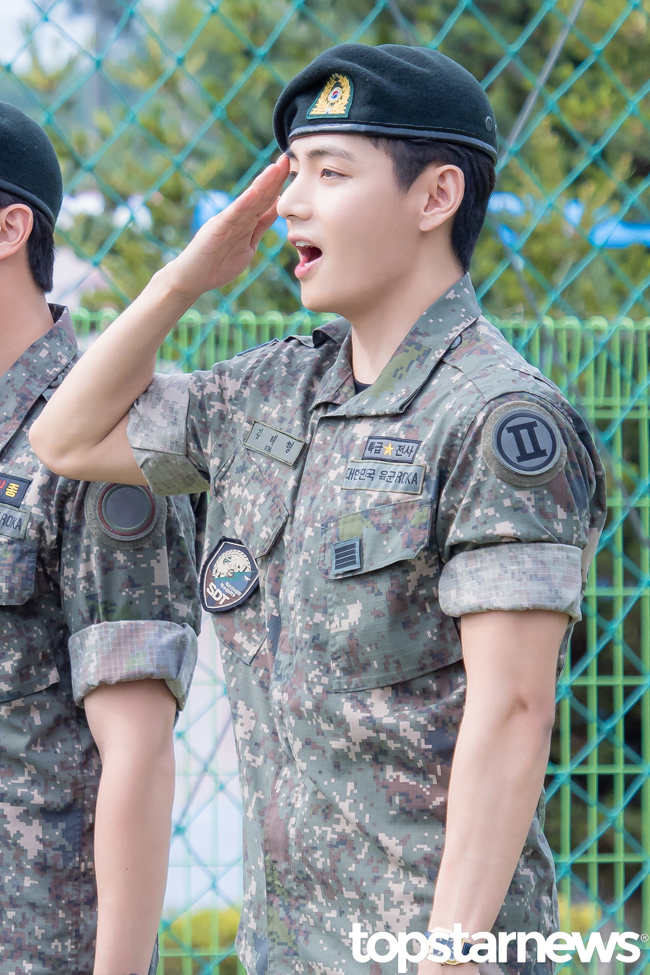 "おかえりなさい" BTS RM & V、本日除隊を迎え軍服姿で登場！(PHOTO23枚) - DANMEE ダンミ