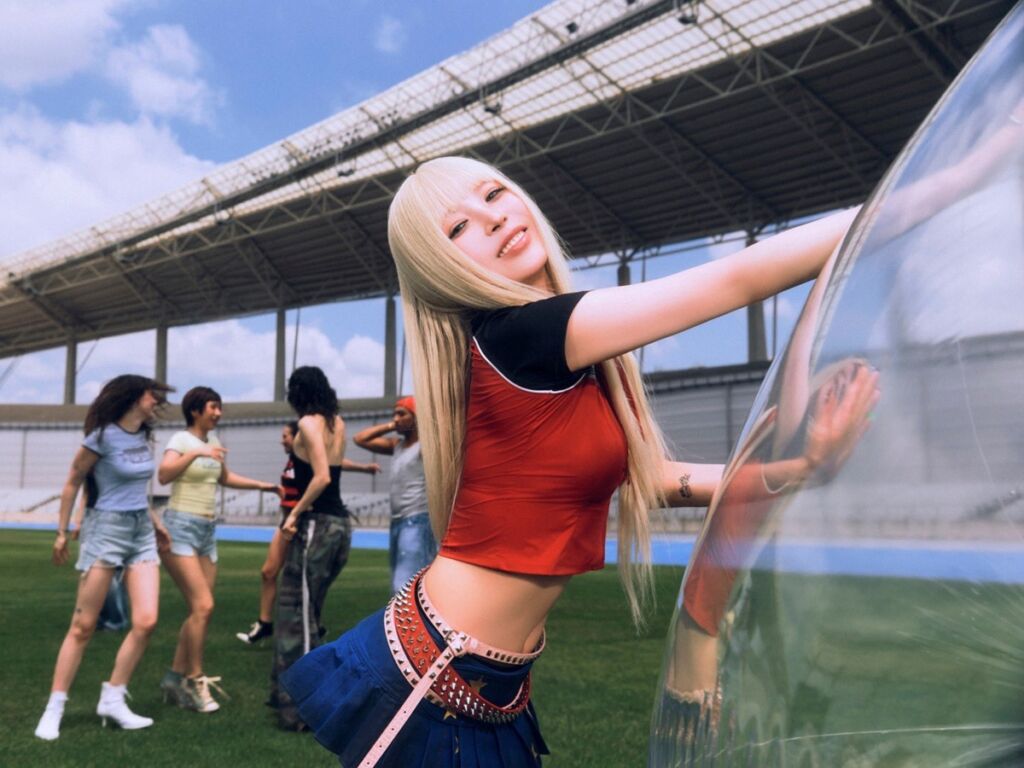 BoAが1位に輝く！デビュー25周年を飾る11thフルアルバム「Crazier」で8月を熱くする - DANMEE ダンミ