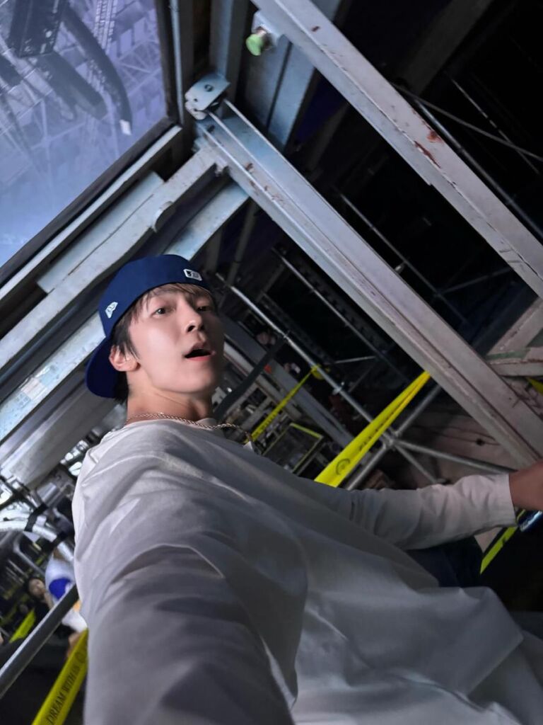 SUPER JUNIOR ドンヘ、「SUPER SHOW」舞台裏写真を公開！熱気と温もりを映し出す一枚 - DANMEE ダンミ